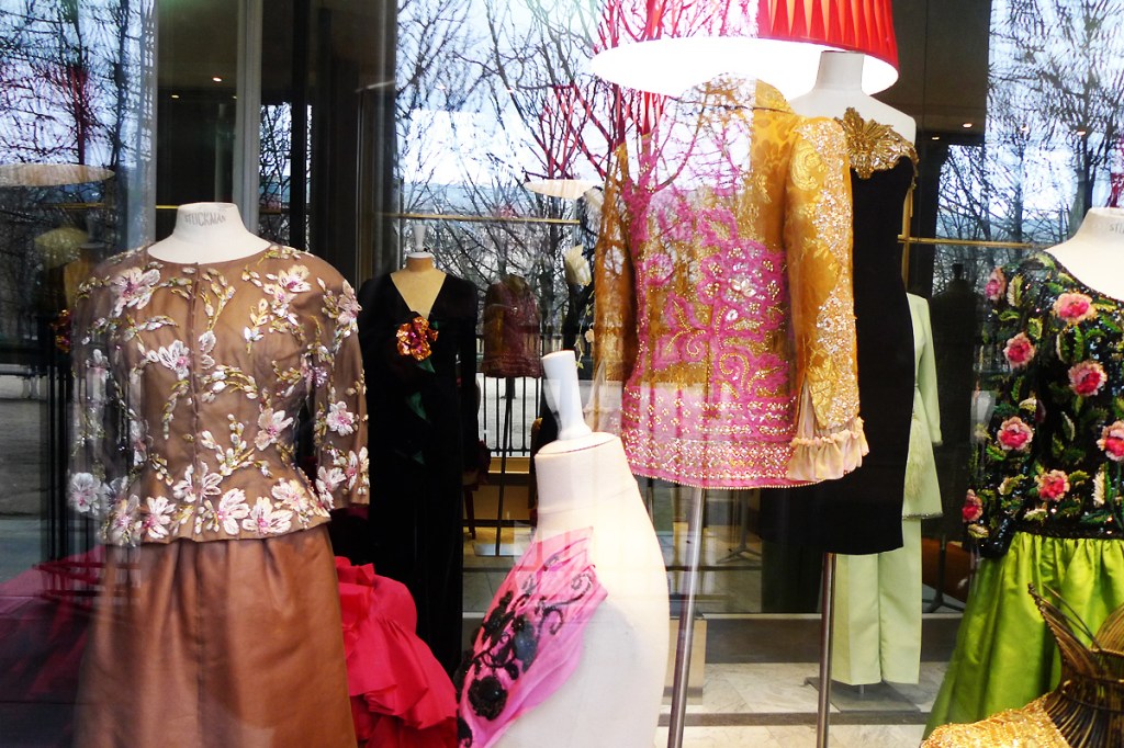 Vitrine : Lesage brode chez Didier Ludot | Chic & Geek